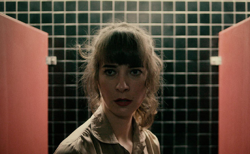 Женщина в кабинке (2018) смотреть фильм онлайн в хорошем качестве на wink.ru